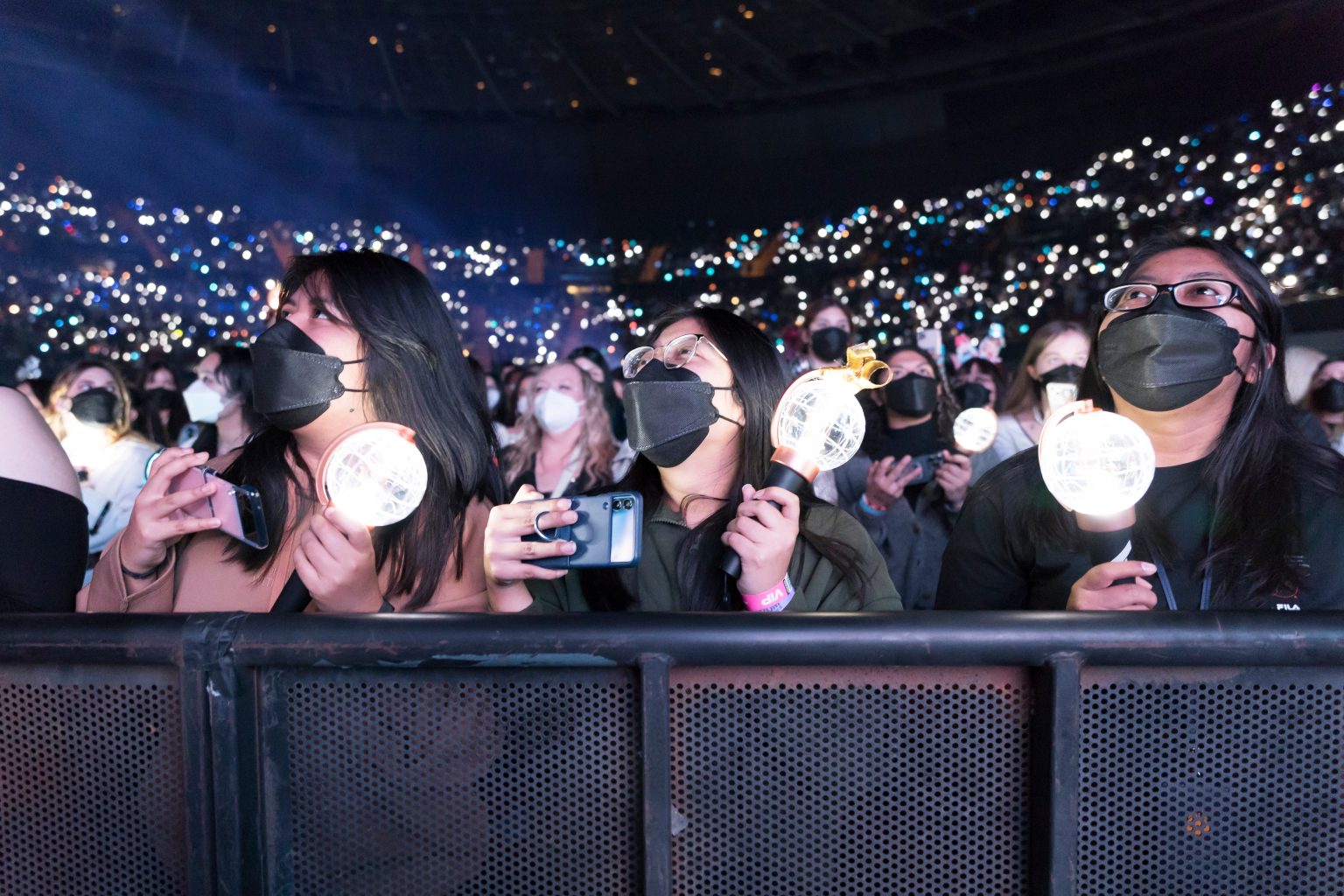 Kpop Concert Etiquette: 10 Things Kpop Fans Should NEVER Do! - Cute ...