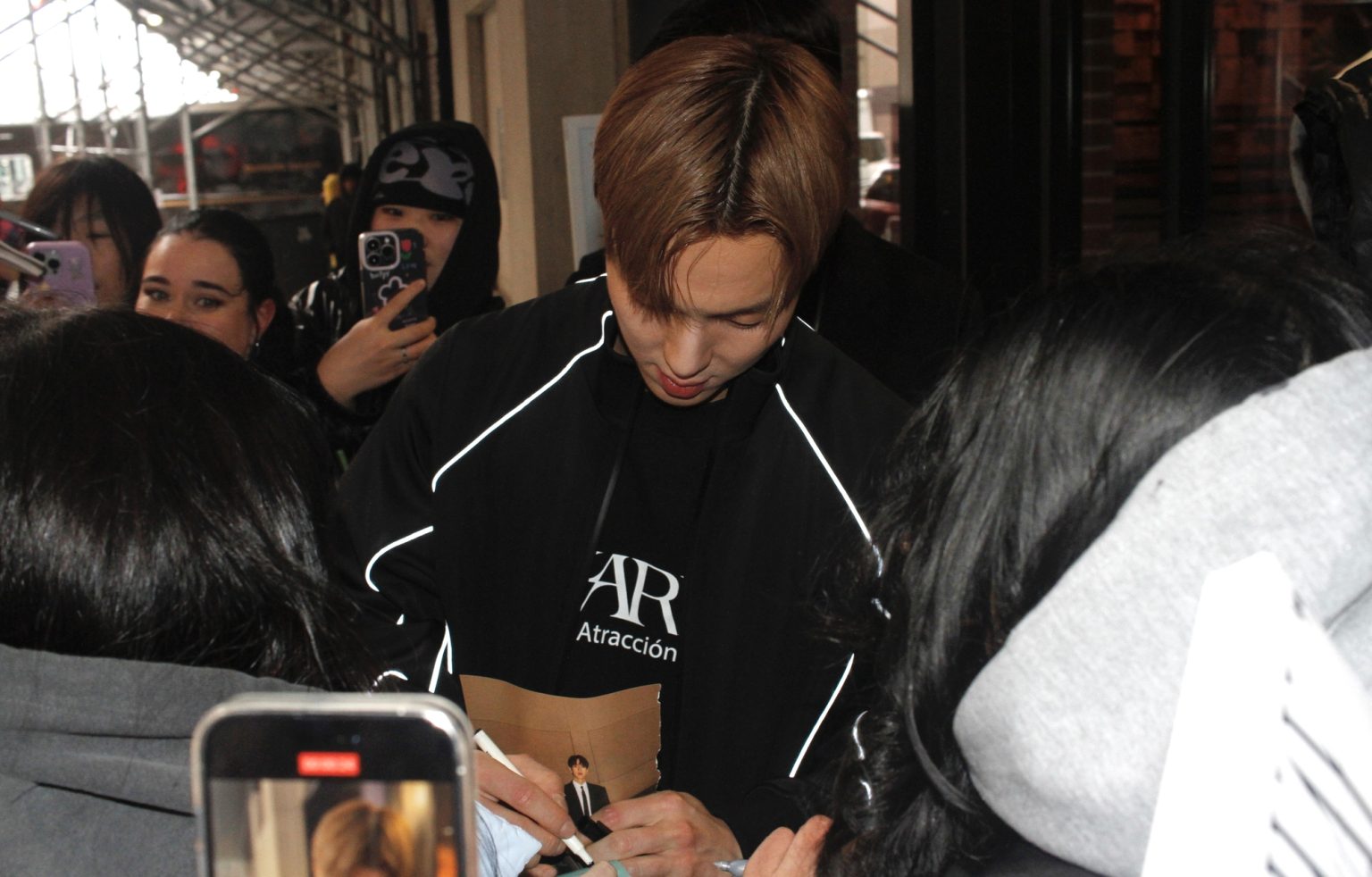 Kpop Fansign: What Is It and How to Win [Everything Fans Should Know ...